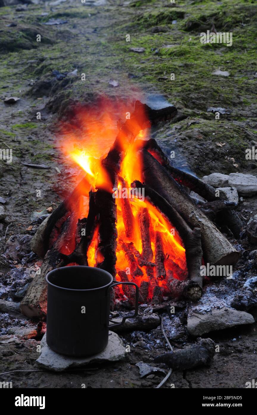 Campfire glow hi-res stock photography and images - Alamy