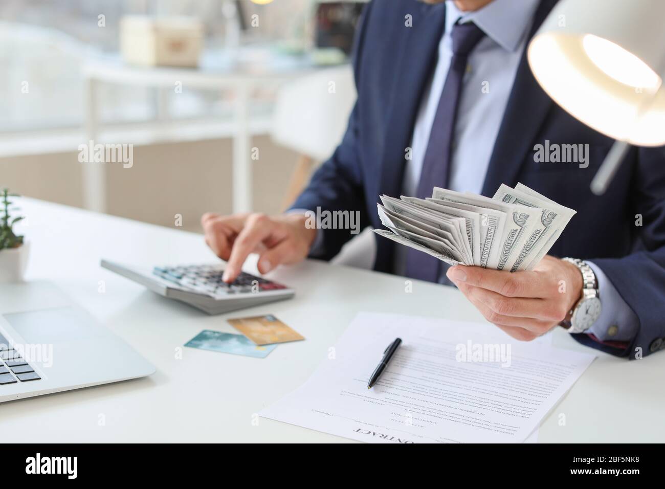 Bank employee counting cash hi-res stock photography and images - Alamy