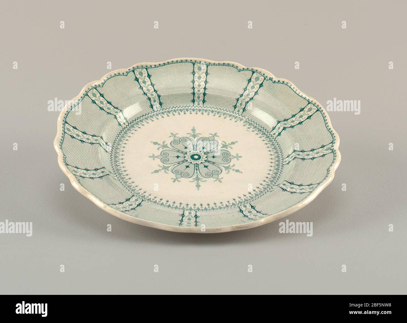 Edge plate hi-res stock photography and images - Alamy