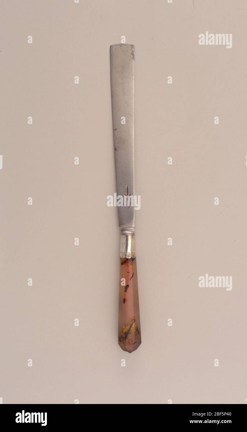 Knife. Eight-panelled agate haft with scalloped, engraved ferrule below ...