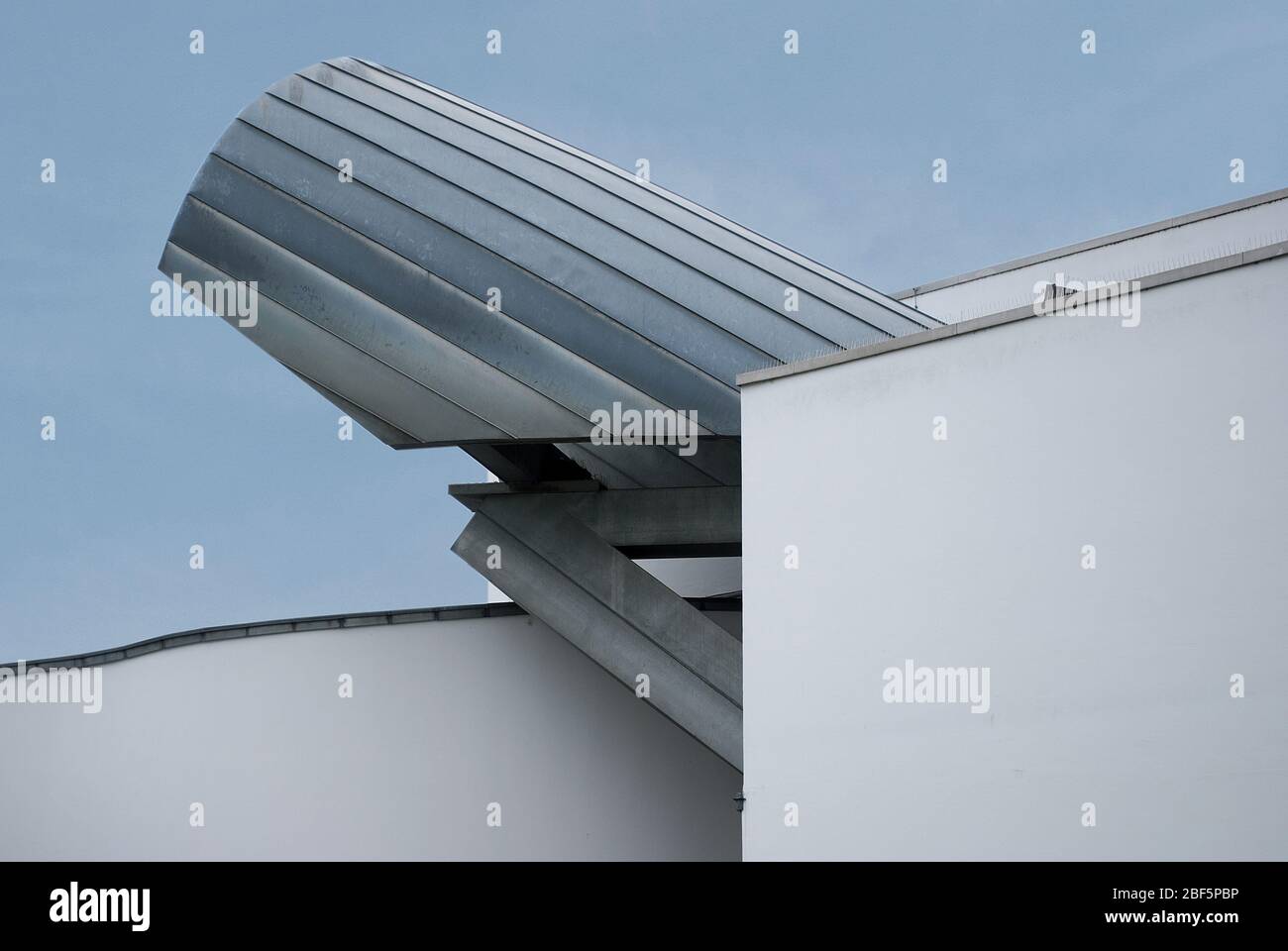 Gallery deconstructivism deconstructivist architecture hi-res stock ...