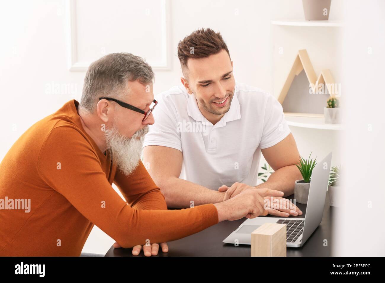 Father dad teaching young hi-res stock photography and images - Alamy