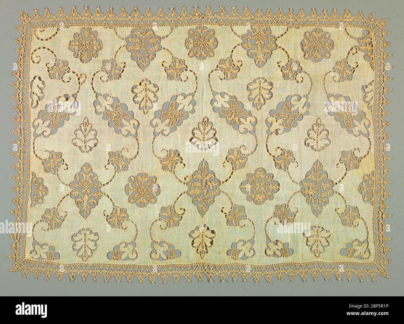 Scrolling vines form hi-res stock photography and images - Alamy