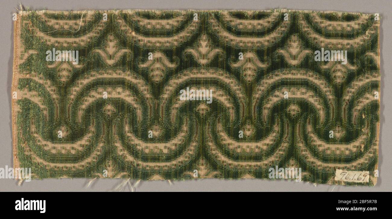 Fragment. Pattern of interlocking crescents and little leaf forms ...