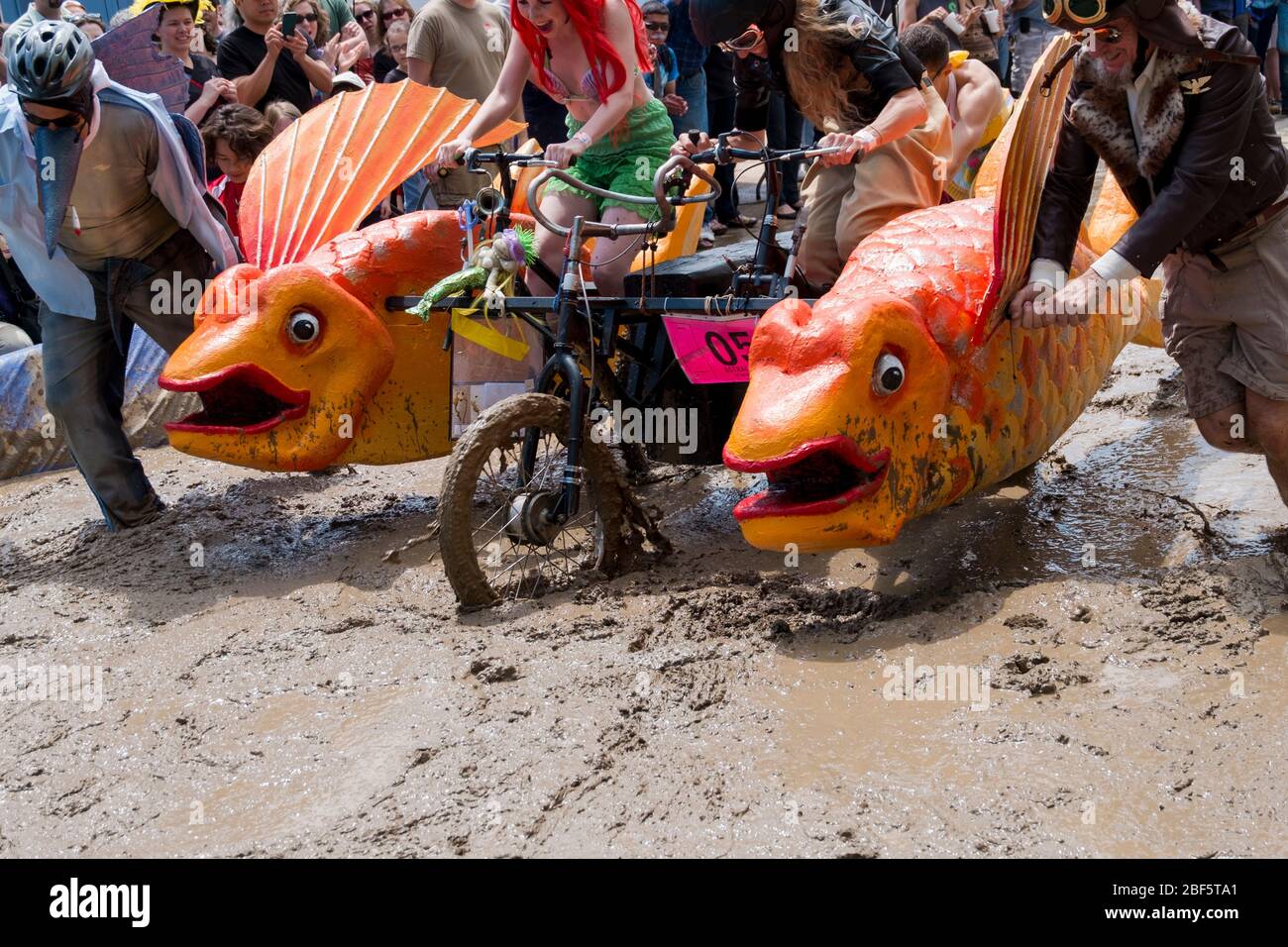Fish parade float hi-res stock photography and images - Alamy