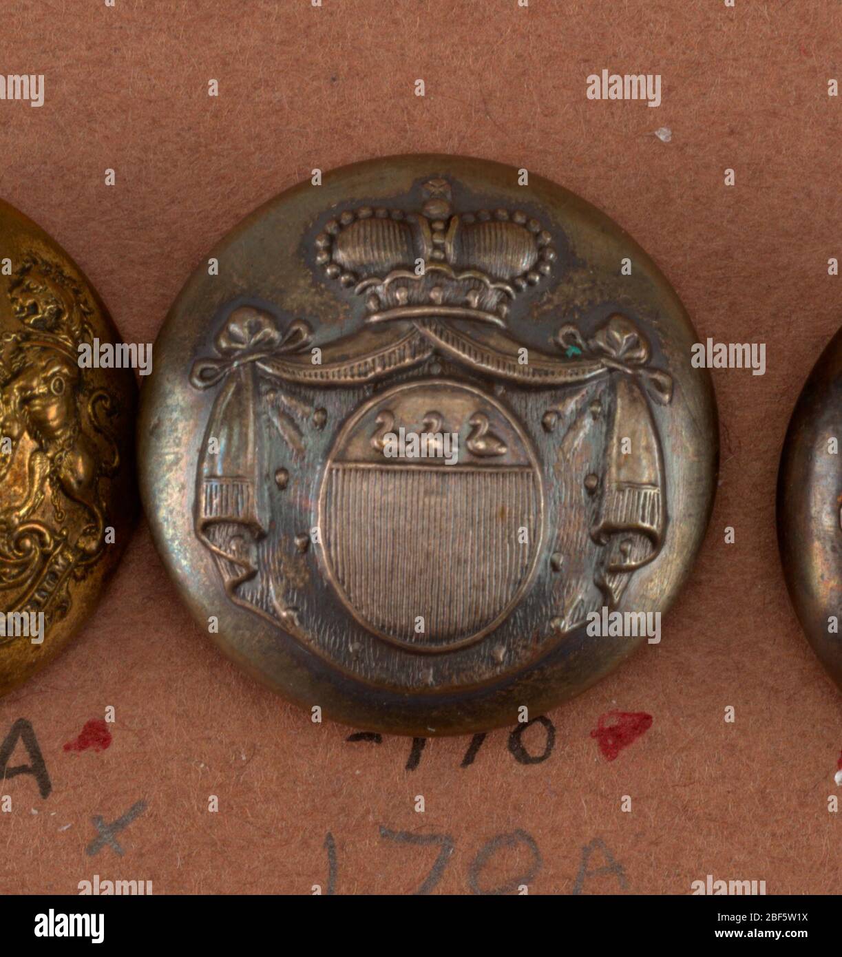 Mantling hi-res stock photography and images - Alamy