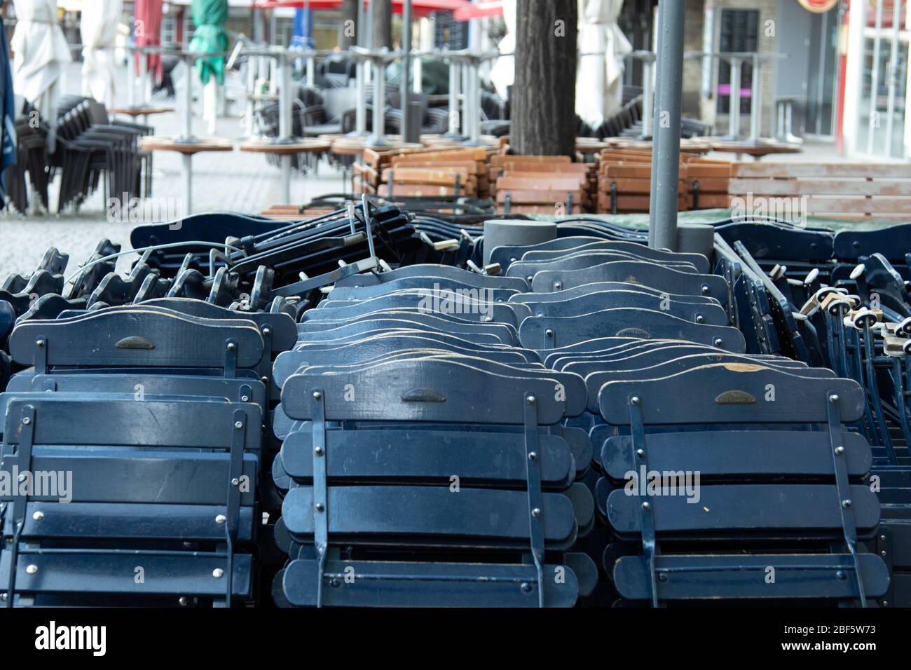 Closed folding chairs hi-res stock photography and images - Alamy