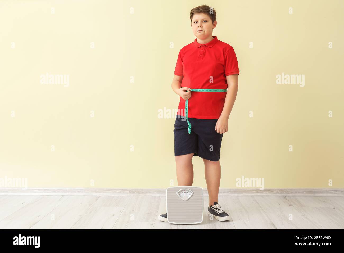 Fat kid scales hi-res stock photography and images - Alamy
