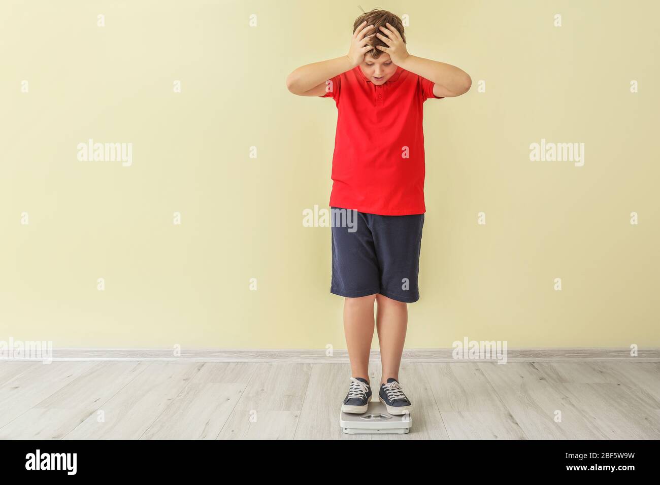 Fat kid scales hi-res stock photography and images - Alamy