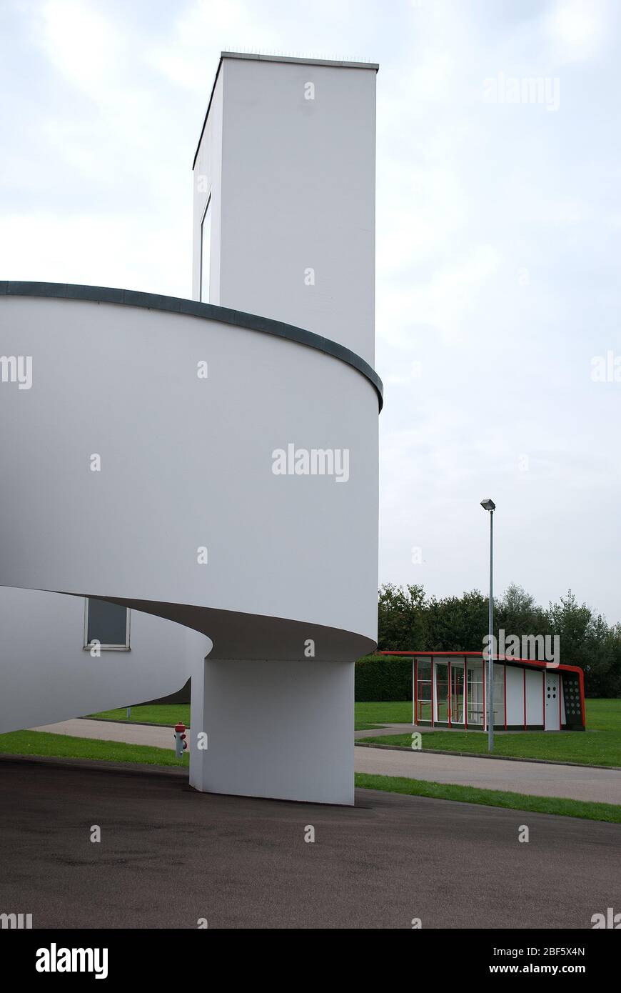 Gallery deconstructivism deconstructivist architecture hi-res stock ...