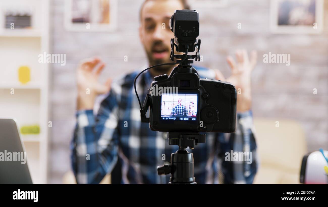 Intro shot hi-res stock photography and images - Alamy