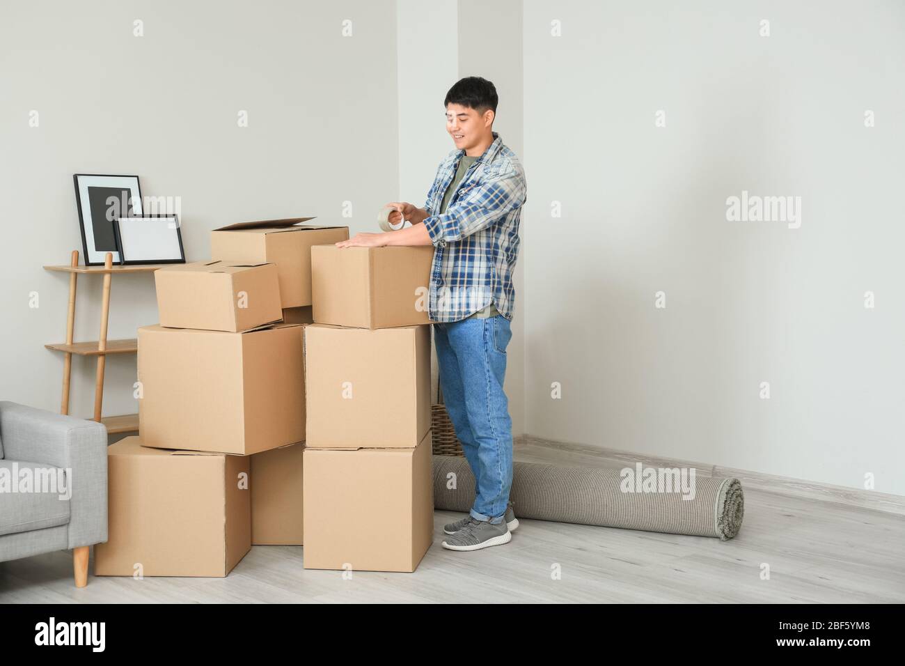 Asian man packing hi-res stock photography and images - Alamy