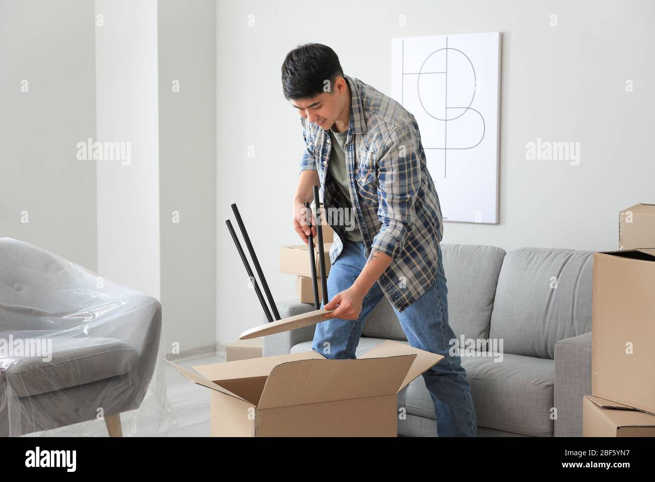 Asian man packing things at home on moving day Stock Photo - Alamy