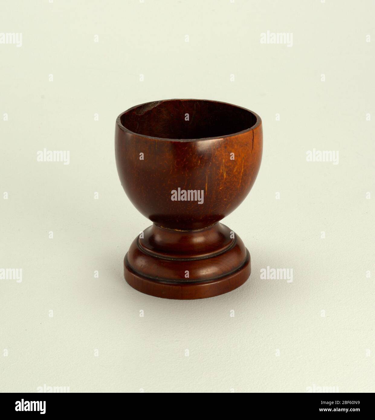 Footed dish hi-res stock photography and images - Alamy