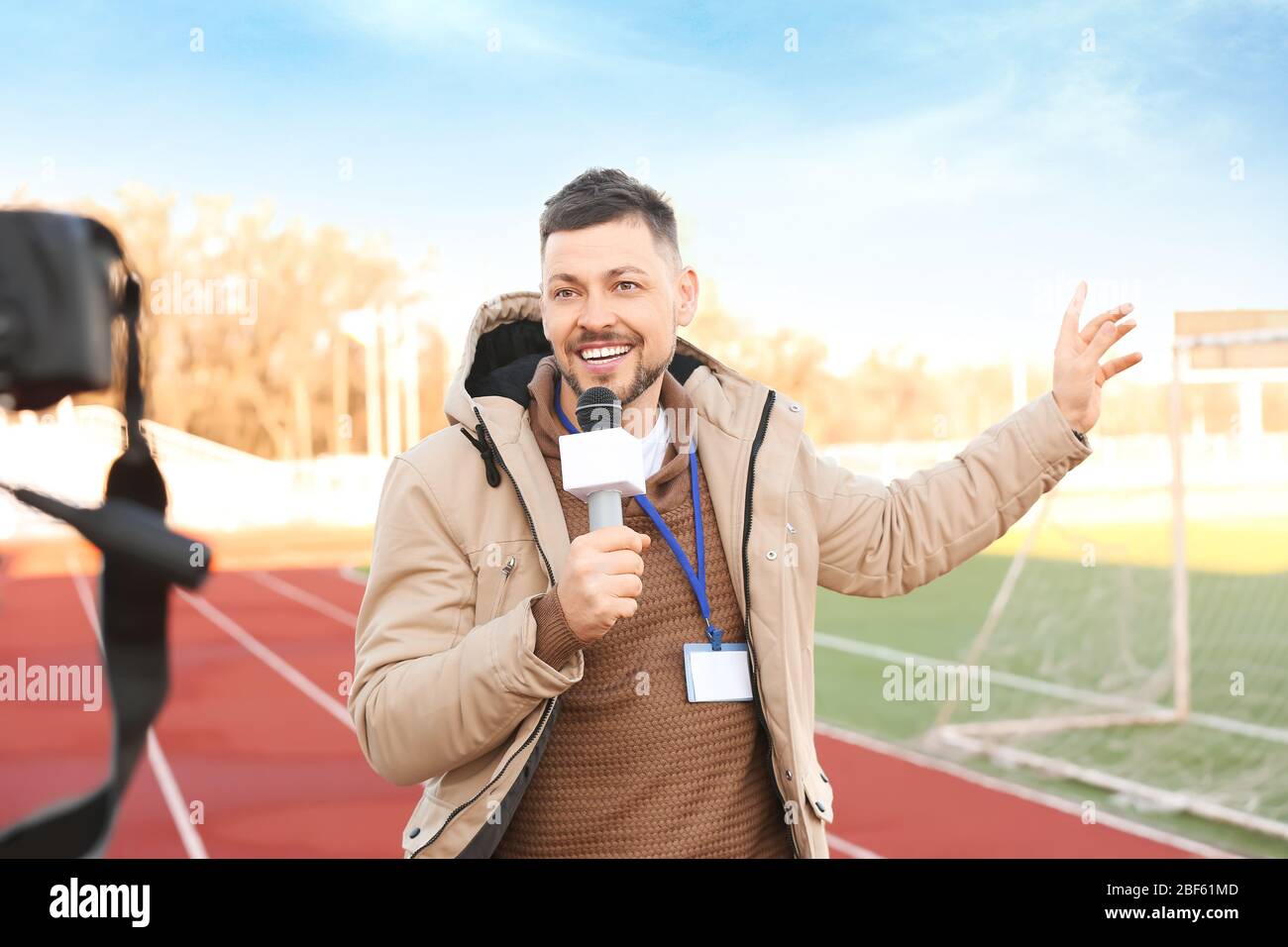 Male newscaster hi-res stock photography and images - Alamy