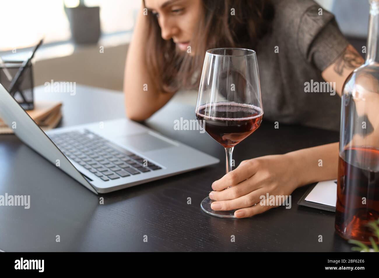 Drunk woman laptop hi-res stock photography and images - Alamy