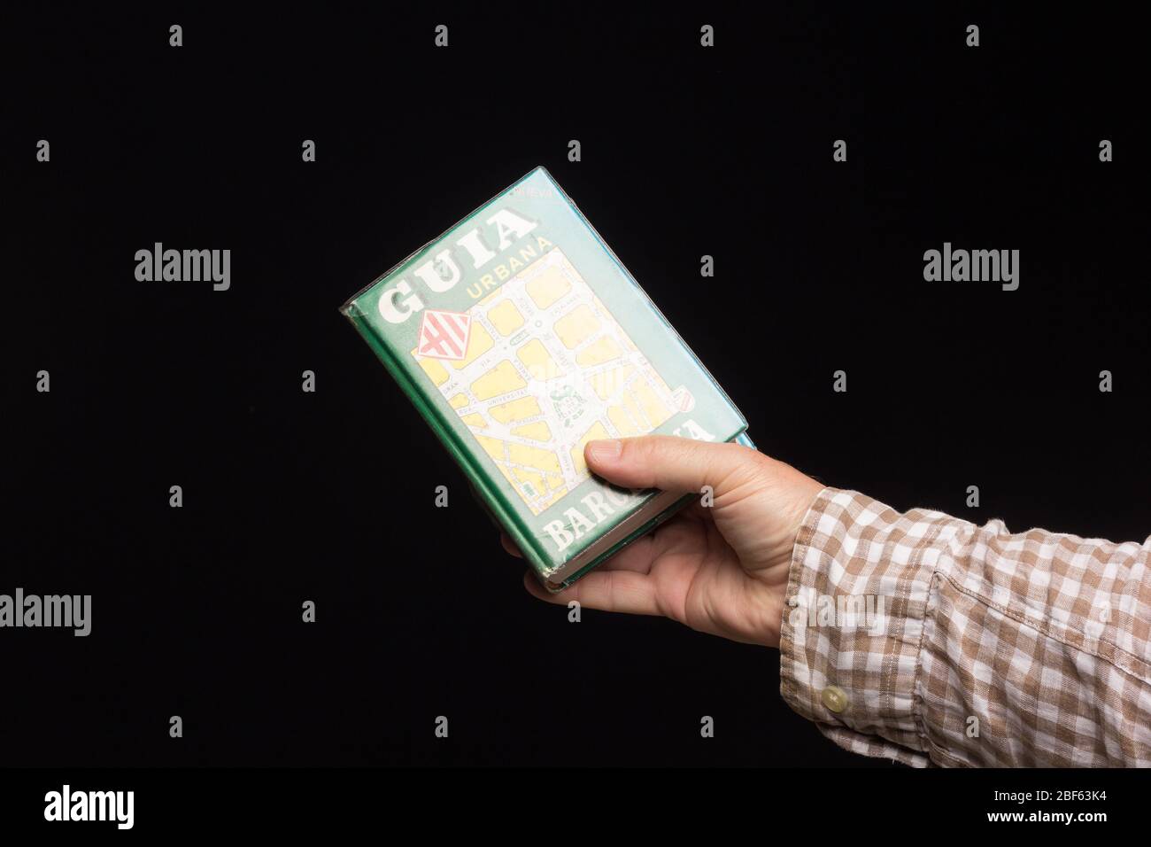 Plans in books, street maps with partial plans in pages. Maps of cities ...