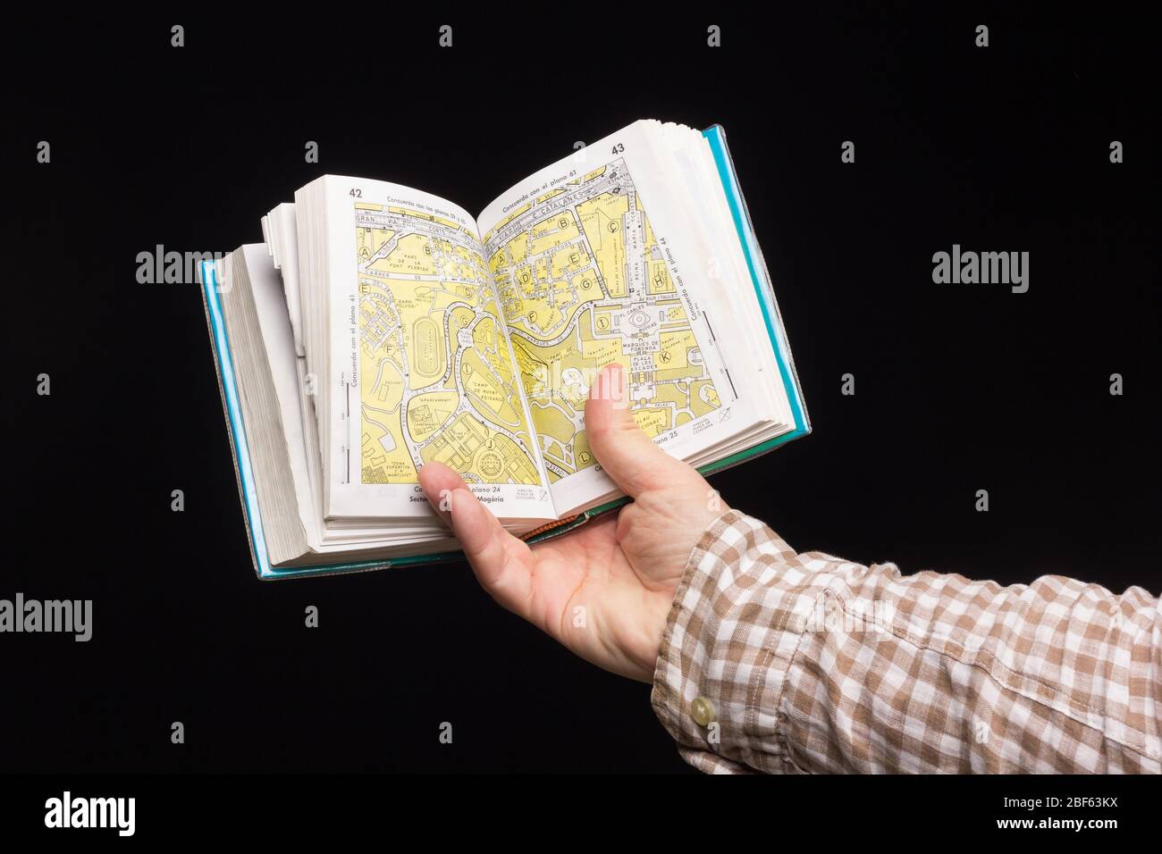 Plans in books, street maps with partial plans in pages. Maps of cities ...