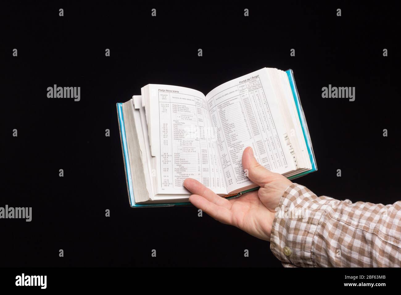 Plans in books, street maps with partial plans in pages. Maps of cities ...