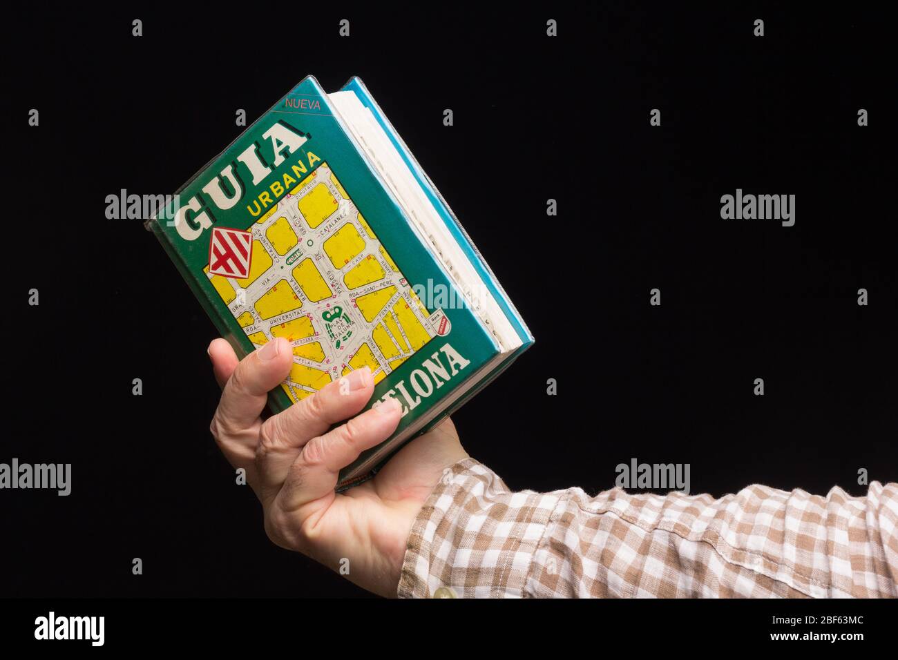 Plans in books, street maps with partial plans in pages. Maps of cities ...