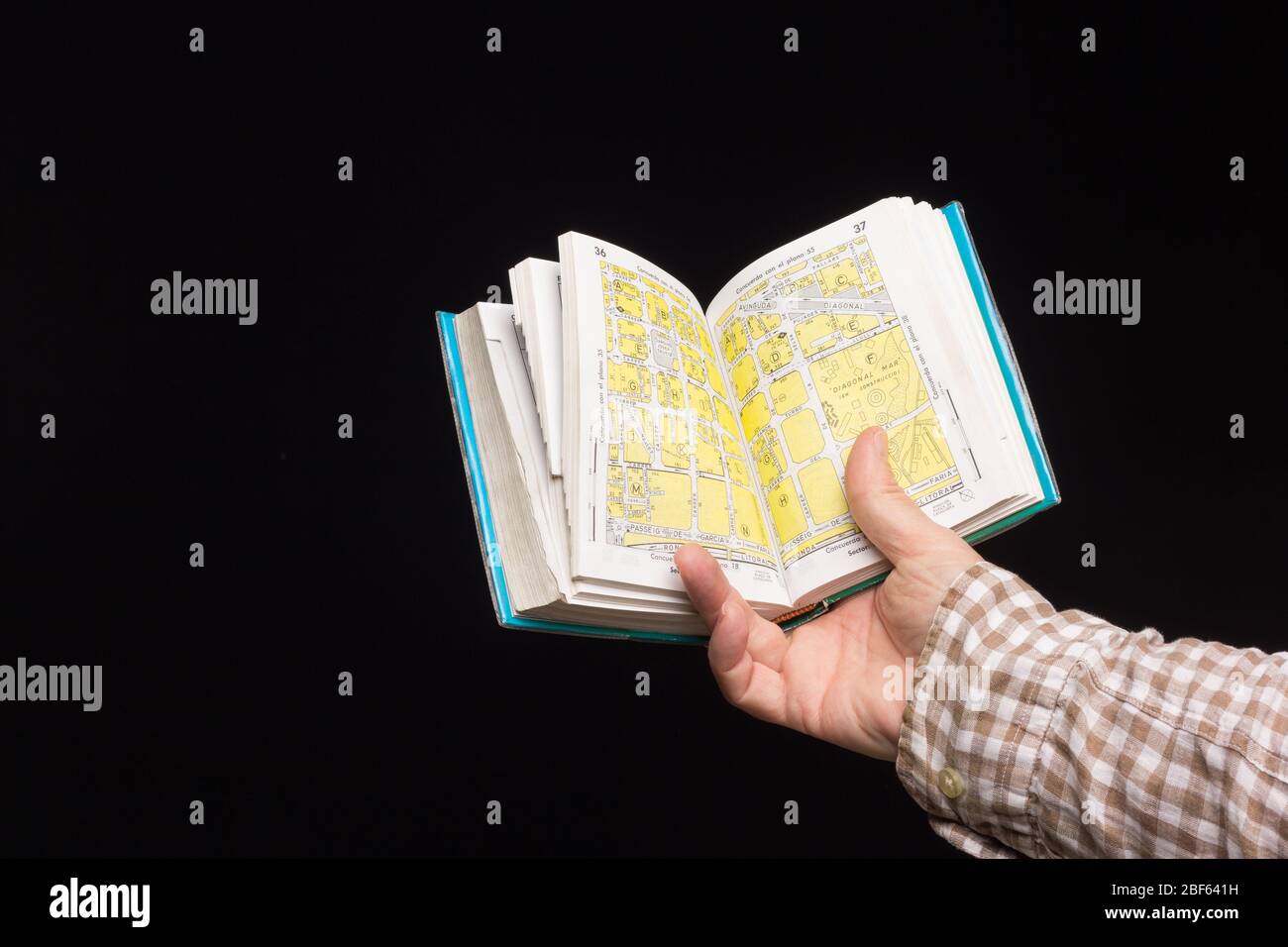 Plans in books, street maps with partial plans in pages. Maps of cities ...