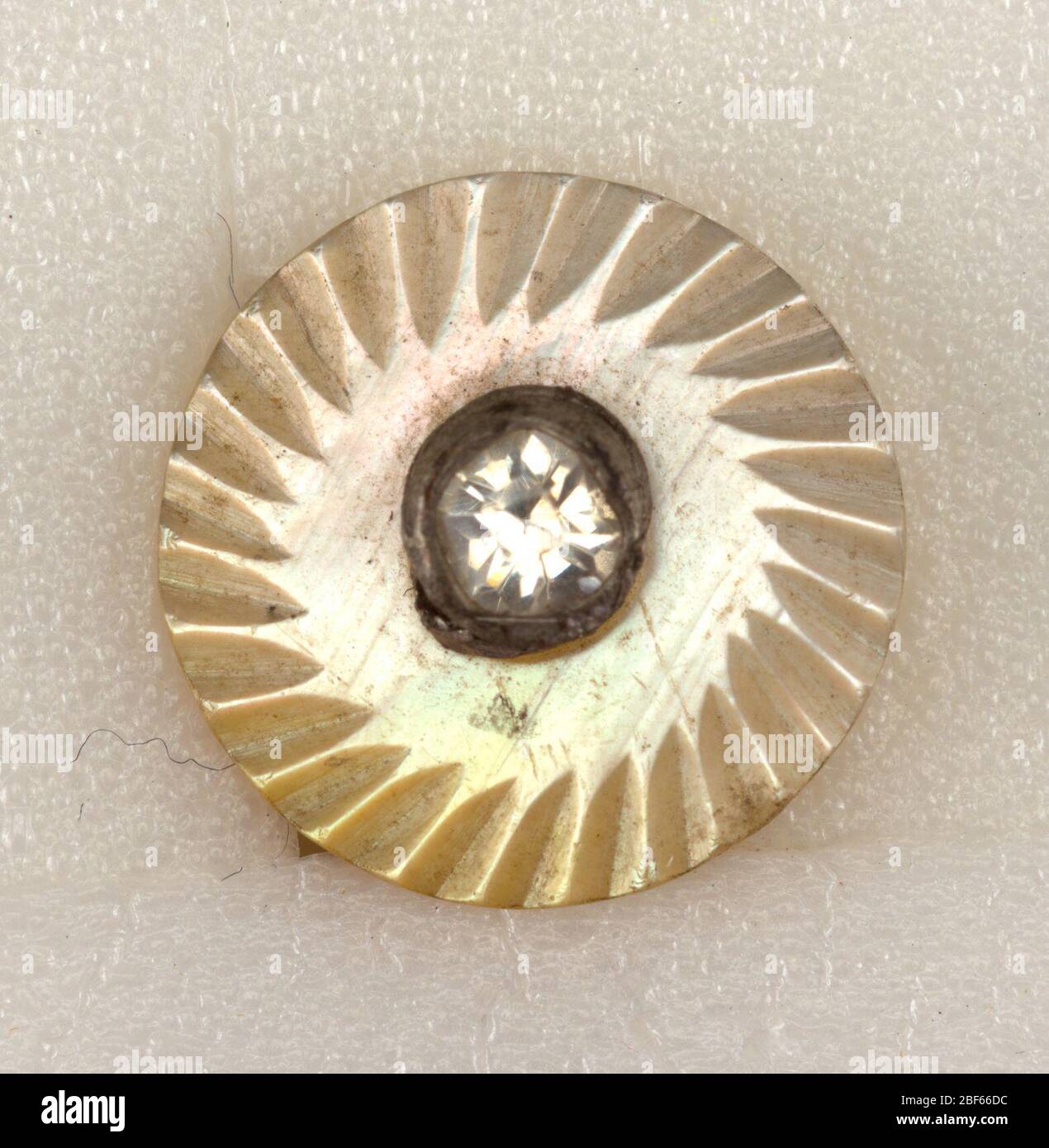 Pearl disc hi-res stock photography and images - Alamy