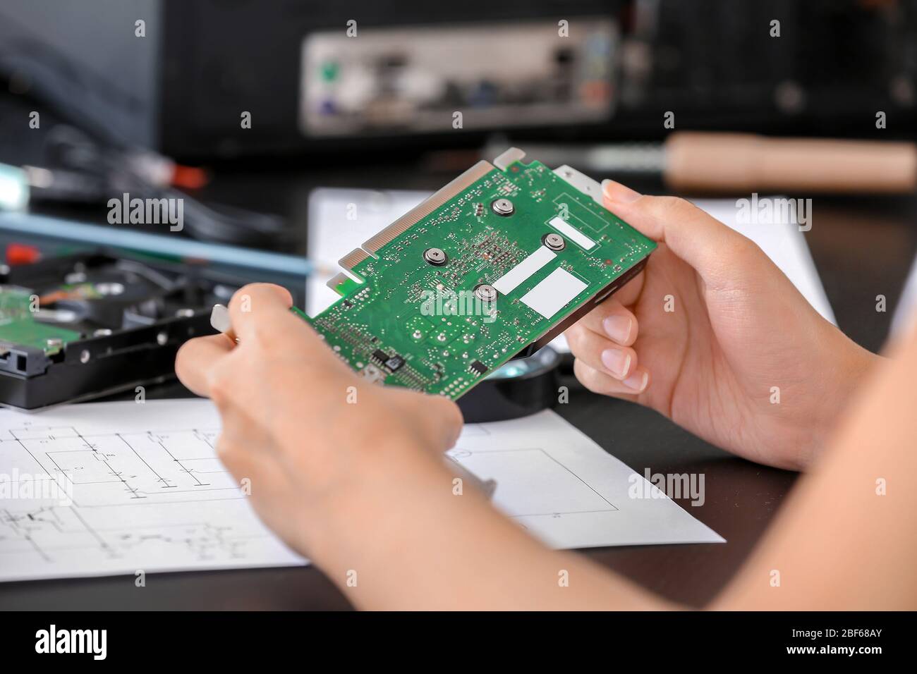 Electronic technician working in service center Stock Photo - Alamy