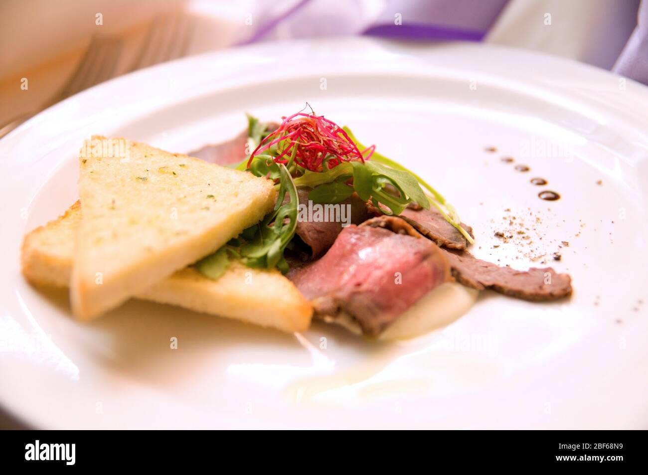 Roast Beef and toast with arugula on white plate Stock Photo - Alamy