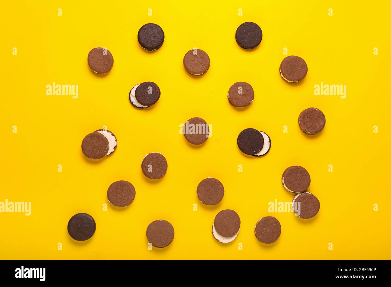 Tasty chocolate cookies on color background Stock Photo - Alamy