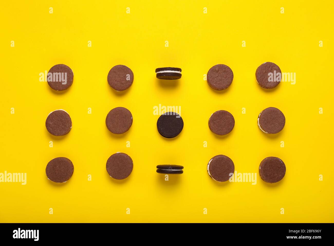 Tasty chocolate cookies on color background Stock Photo - Alamy