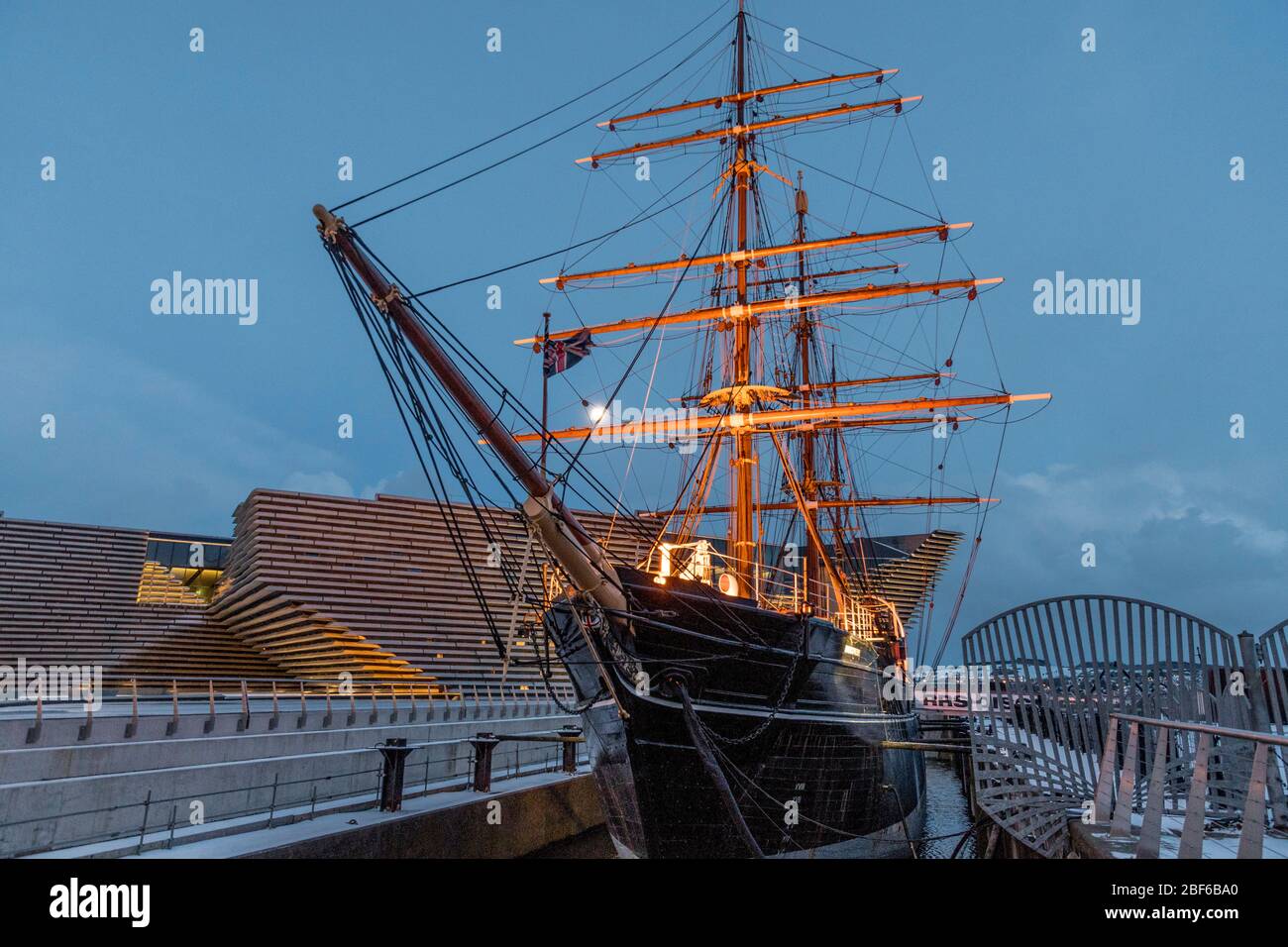 Royal Research Ship Discovery at Disvovery Point, Dundee with V&A ...