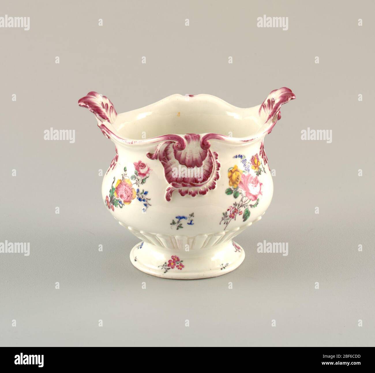 Circular shell features hi-res stock photography and images - Alamy