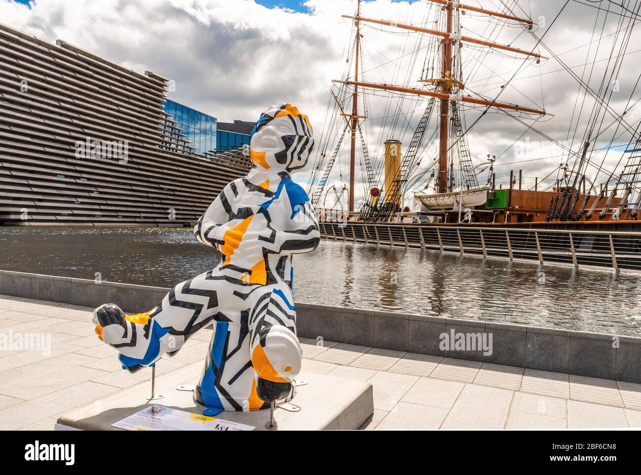Royal Research Ship Discovery at Discovery Point; Dundee with V&A ...
