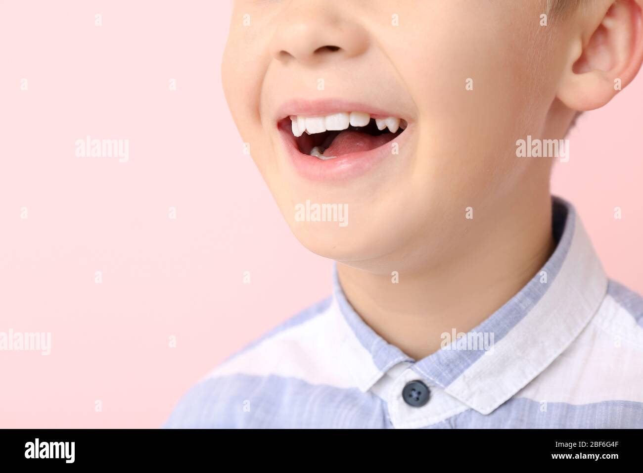 Happy little boy with healthy teeth on color background, closeup Stock ...