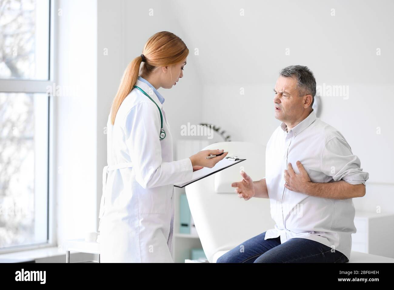 Man visiting therapist in hospital hi-res stock photography and images ...