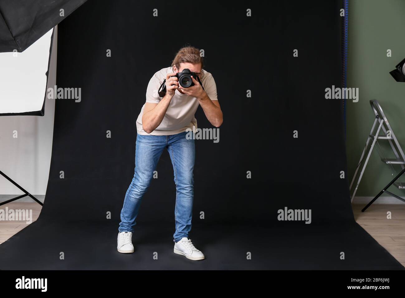 Professional photographer working in studio Stock Photo - Alamy