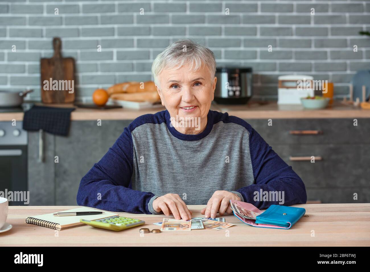 Old woman counting euro banknotes hi-res stock photography and images ...