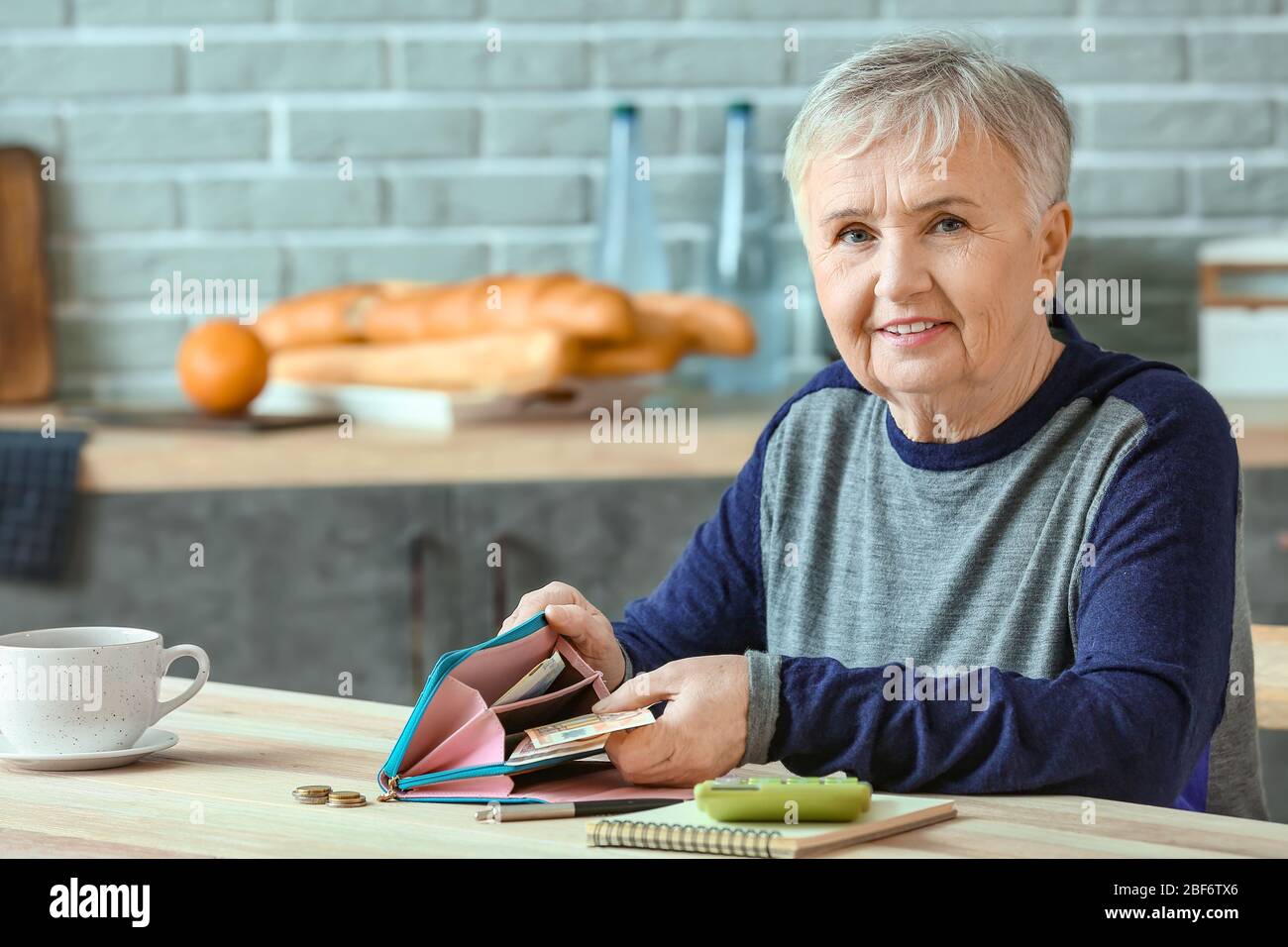 Senior woman counting money hi-res stock photography and images - Alamy