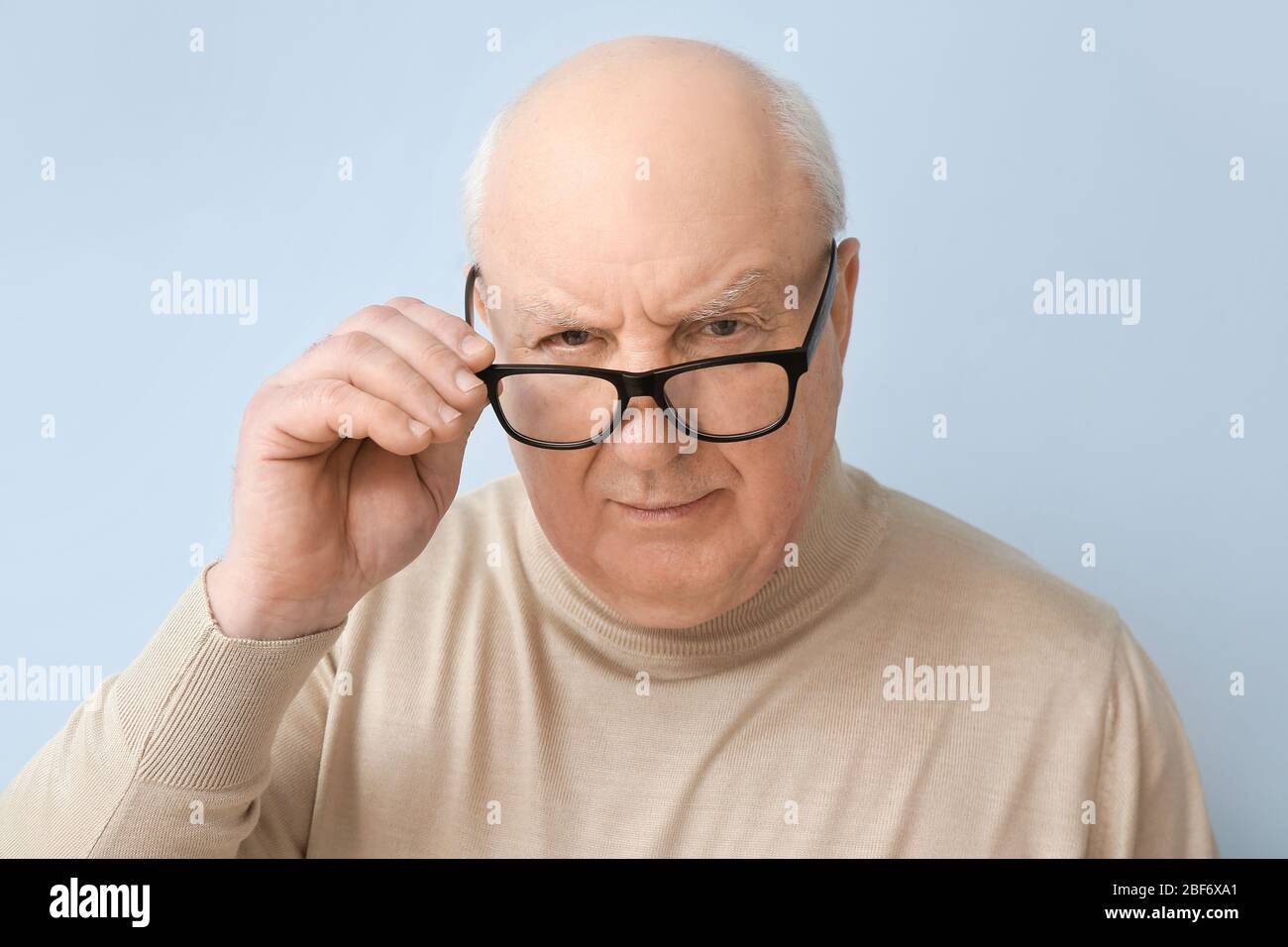 Angry elderly man hi-res stock photography and images - Alamy