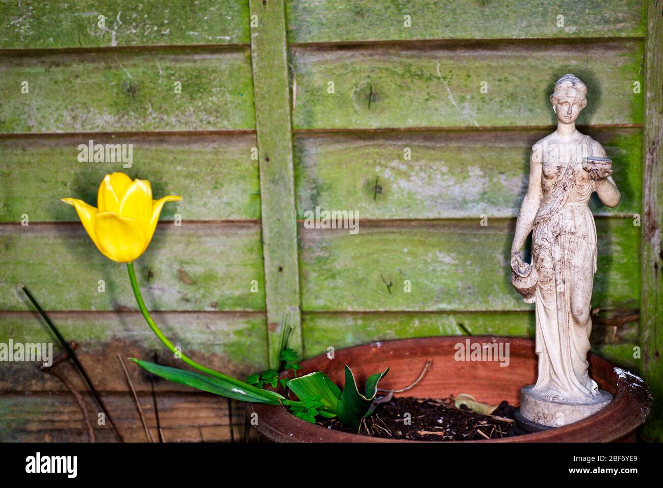 Alabaster garden figurine hi-res stock photography and images - Alamy