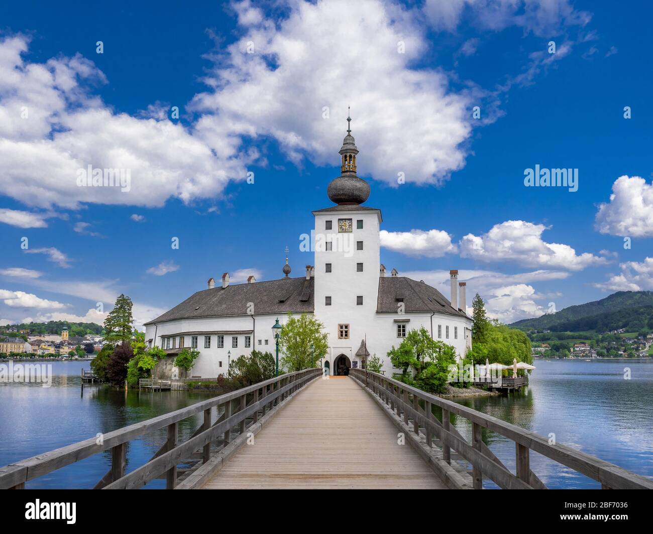 Traunsee castle hi-res stock photography and images - Alamy