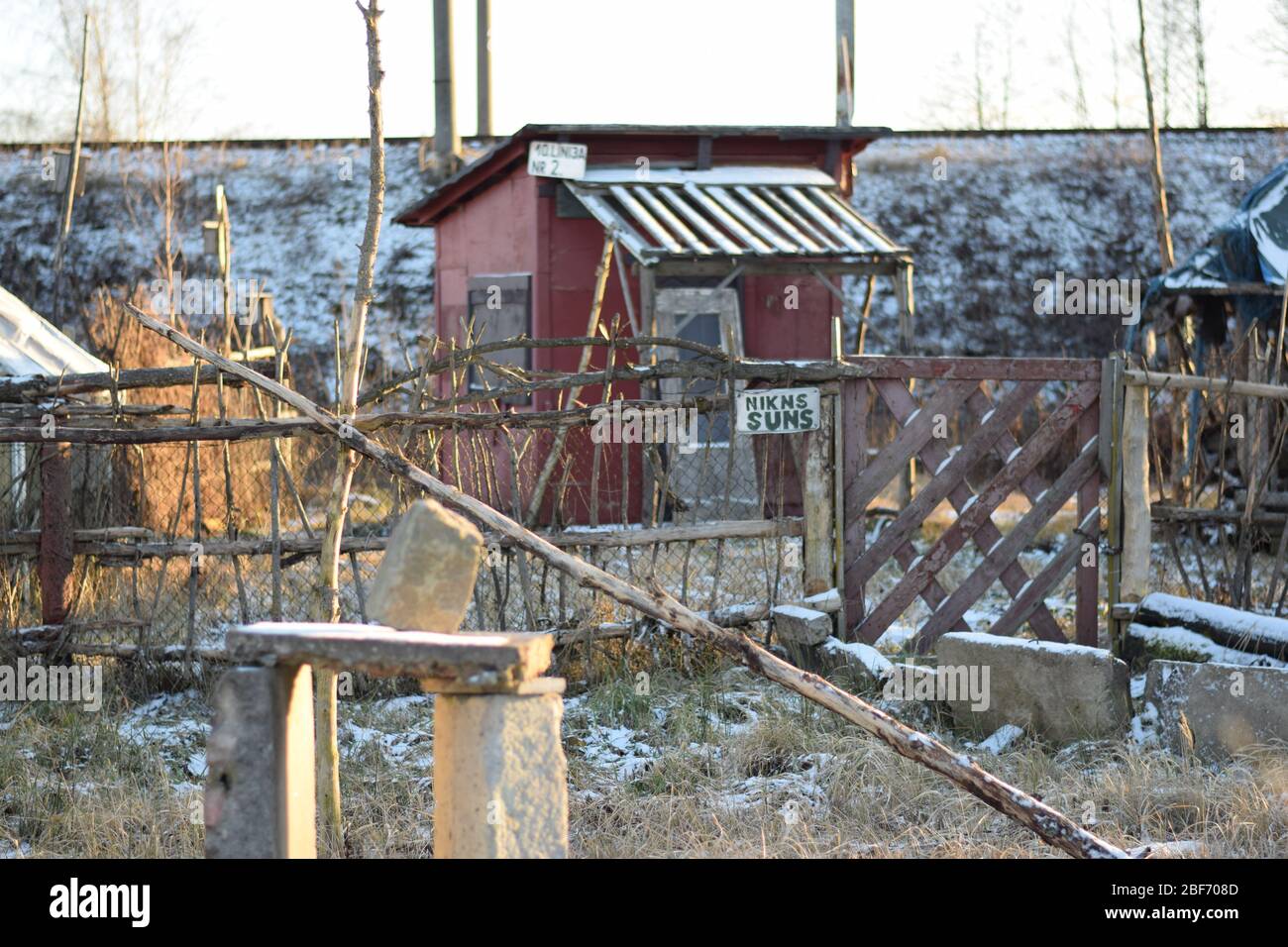 A house built by homeless person in the middle of nowhere Stock Photo ...