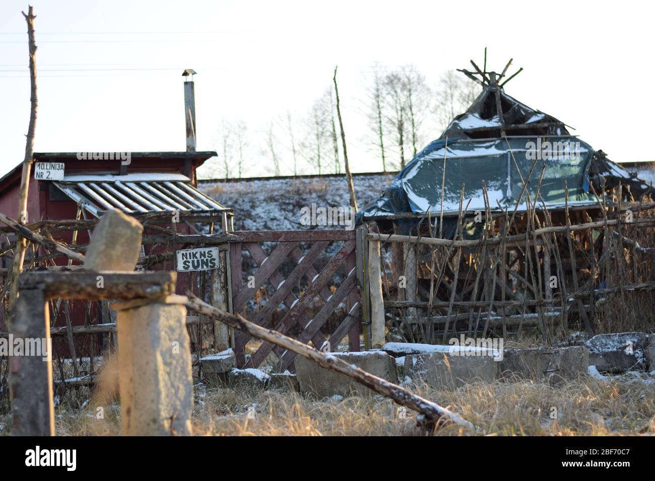 A house built by homeless person in the middle of nowhere Stock Photo ...