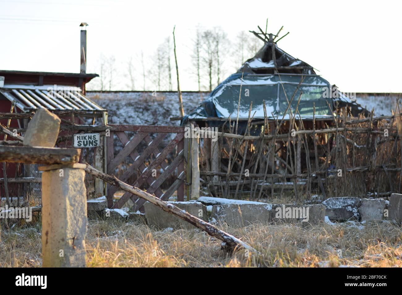 A house built by homeless person in the middle of nowhere Stock Photo ...