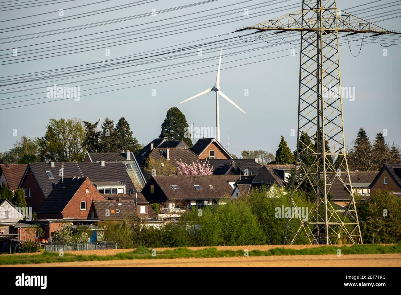 Extra-high voltage lines, 380 KV, power line, the electricity comes ...