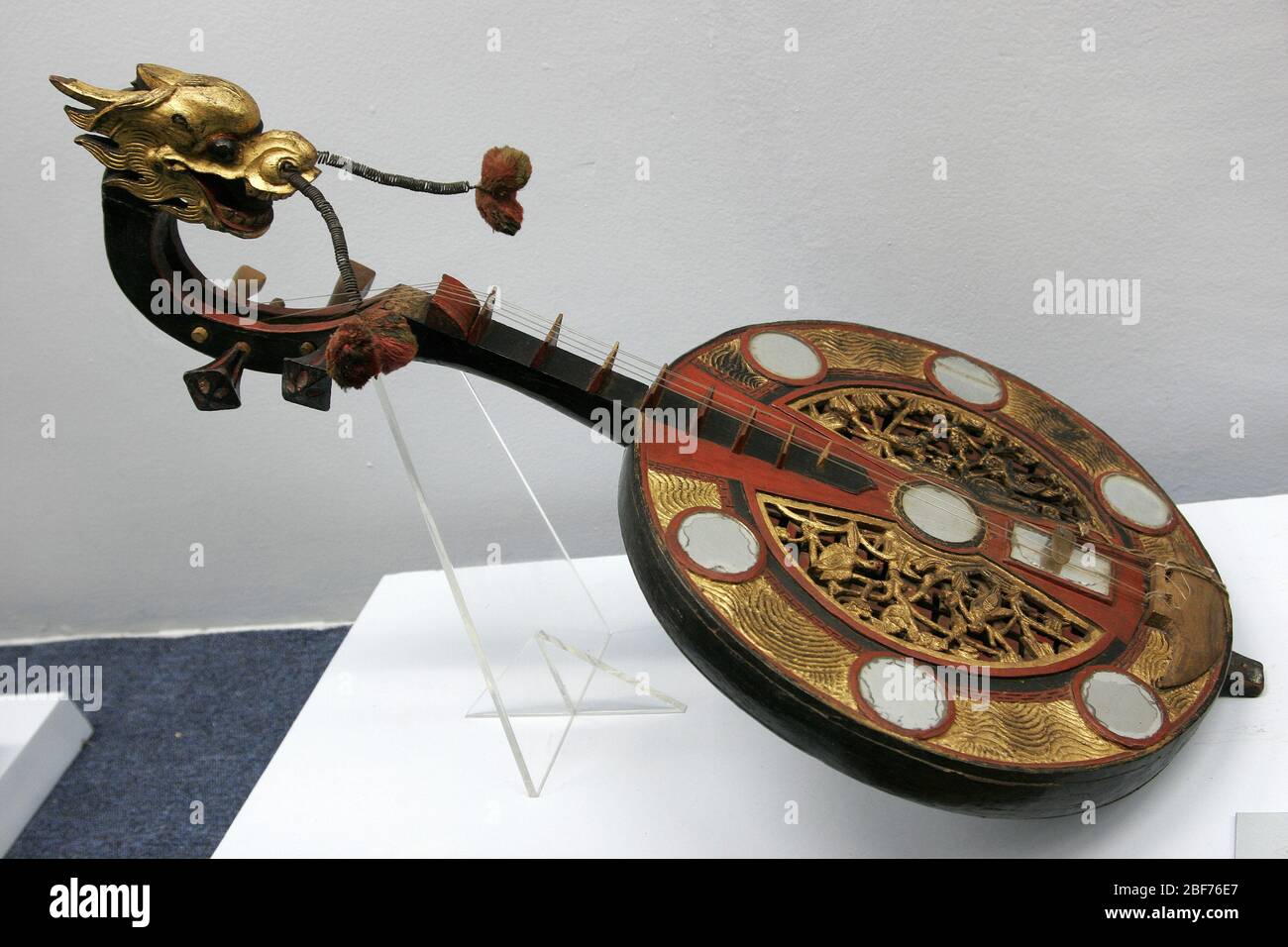 Mongolian music instrument hi-res stock photography and images - Alamy
