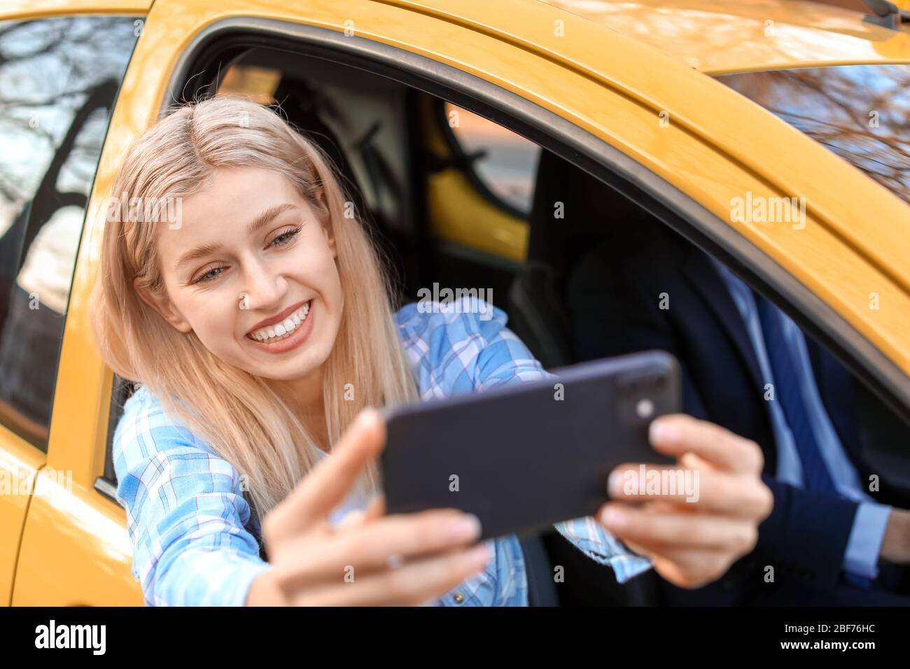 Business woman taking taxi hi-res stock photography and images - Alamy