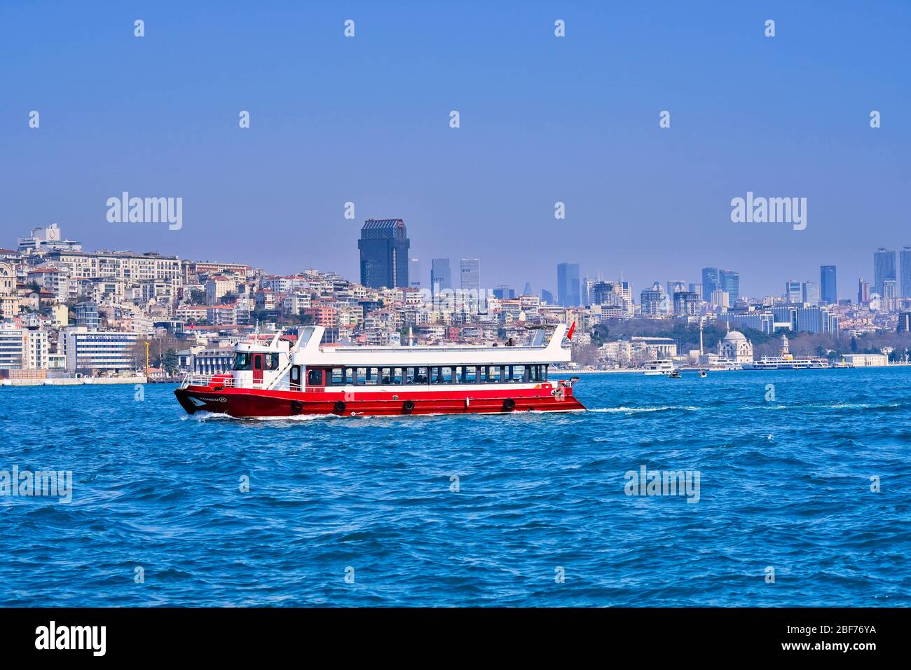 İDO Ferries carrying passengers in Istanbul Strait Stock Photo - Alamy