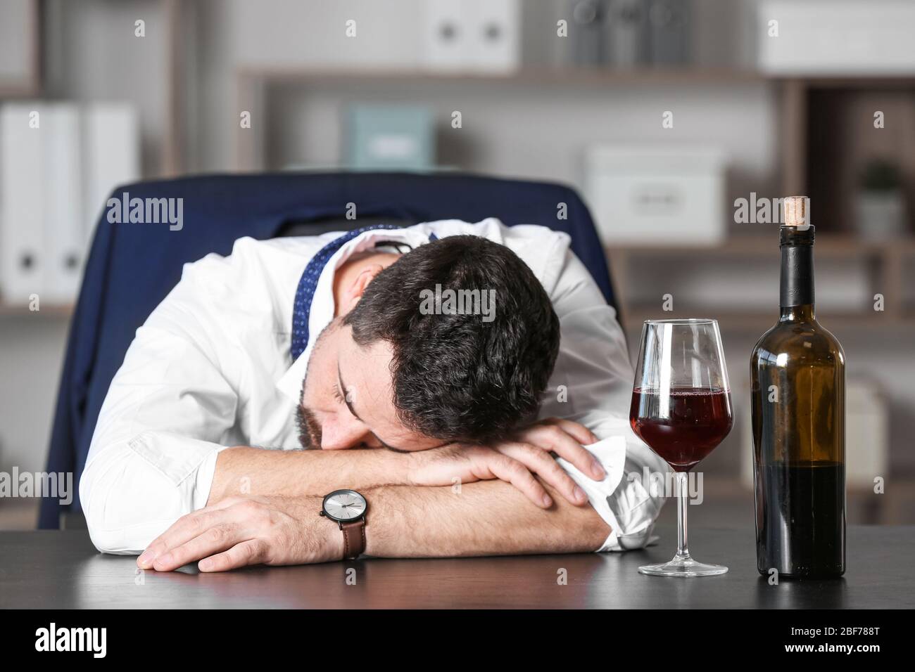 Businessman alcoholic spirits drunk hi-res stock photography and images ...