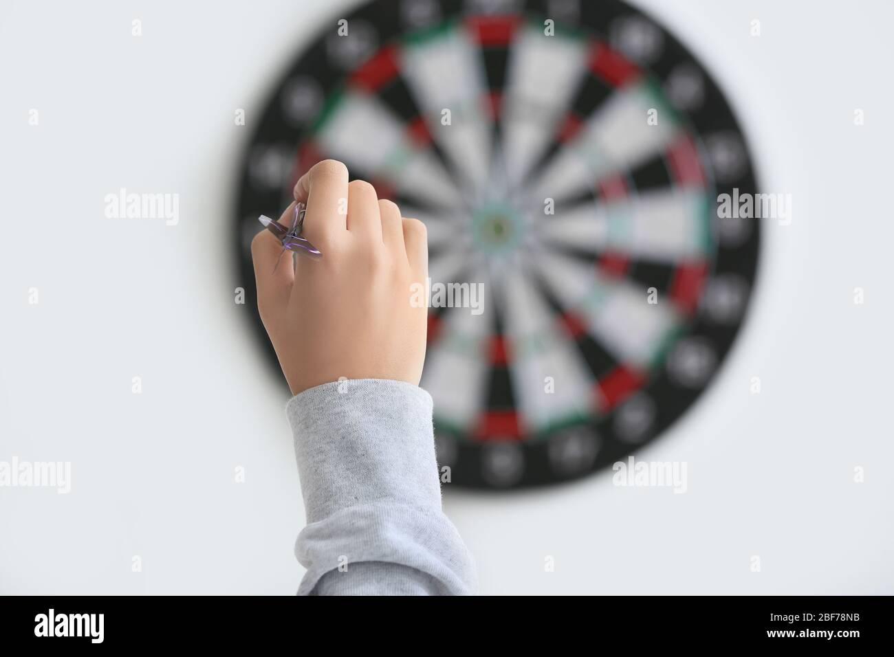 Woman playing darts hi-res stock photography and images - Alamy